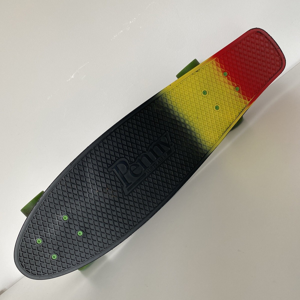 Penny Board Nickel Logo 22" Penny Board Review (Tested & Compared)