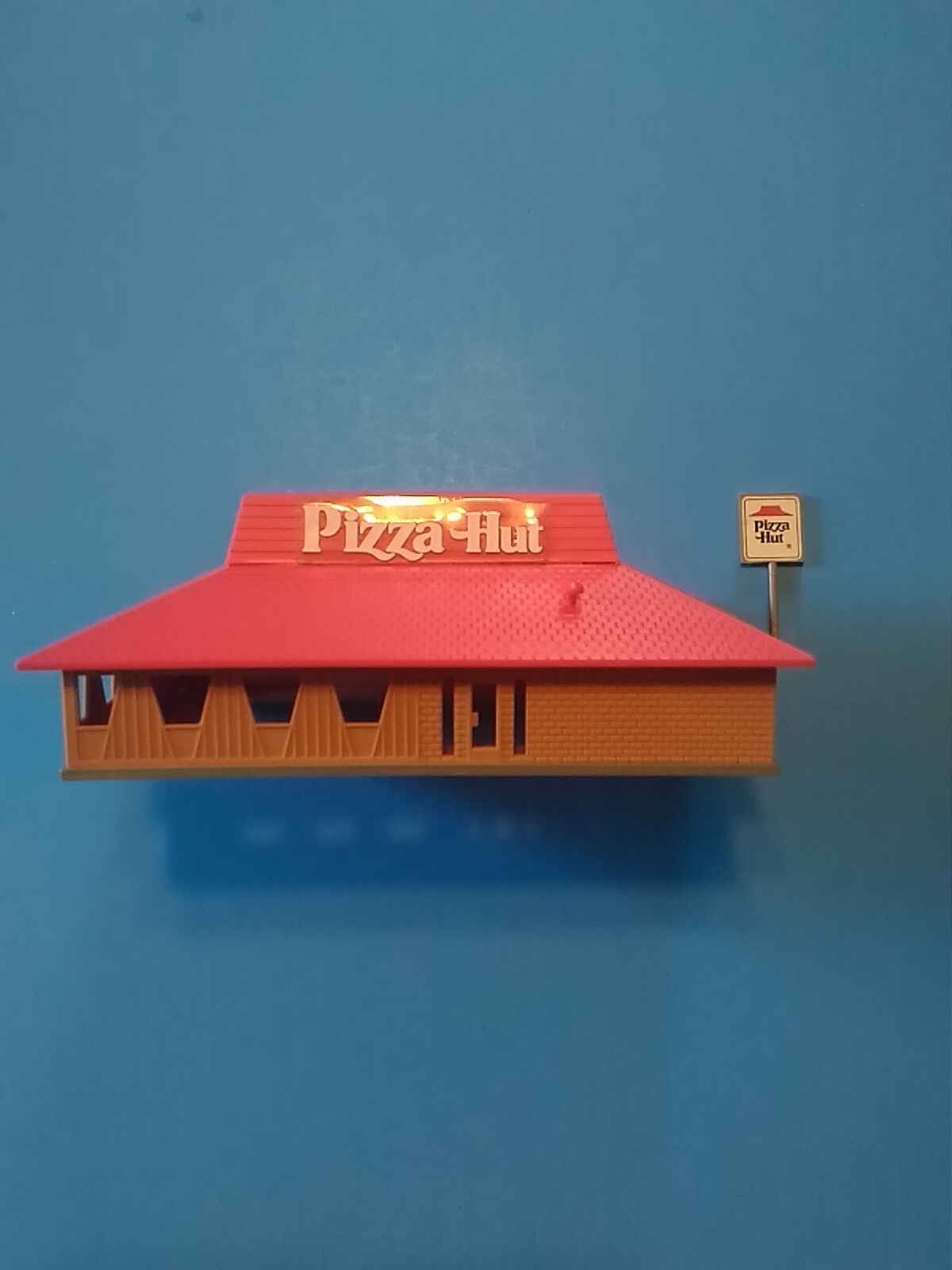 ho scale Pizza Hut restaurant | Grelly USA