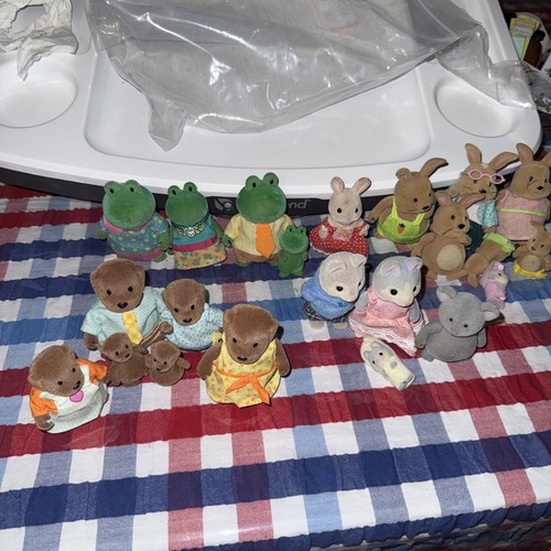 Vintage Lil Woodzeez FROG FAMILY Calico Critters Plus Others. Lot Of 21 ...