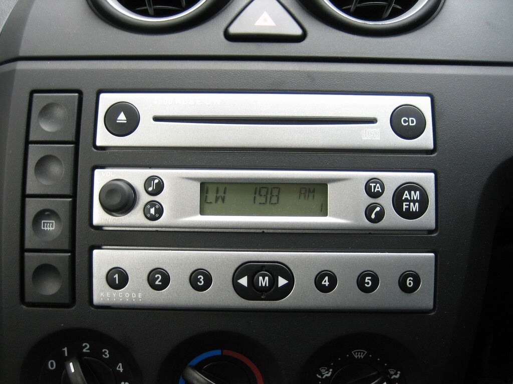 Ford Fusion Fiesta 2002-08 MK6 MK7 Auto CD Radio Stereo Verkleidung ...