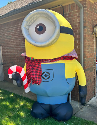 Gemmy 9FT 9' TALL Airblown Christmas Inflatable Minion Stuart Holding ...