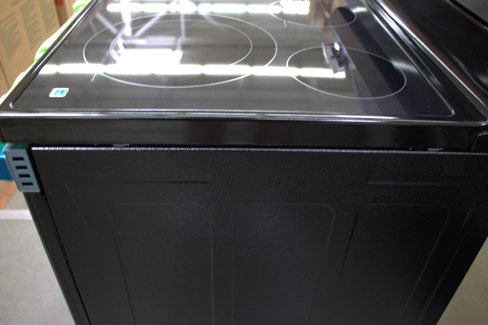 GE GRF600AVSS 30" Stainless Freestanding 5 Element Electric Range NOB ...