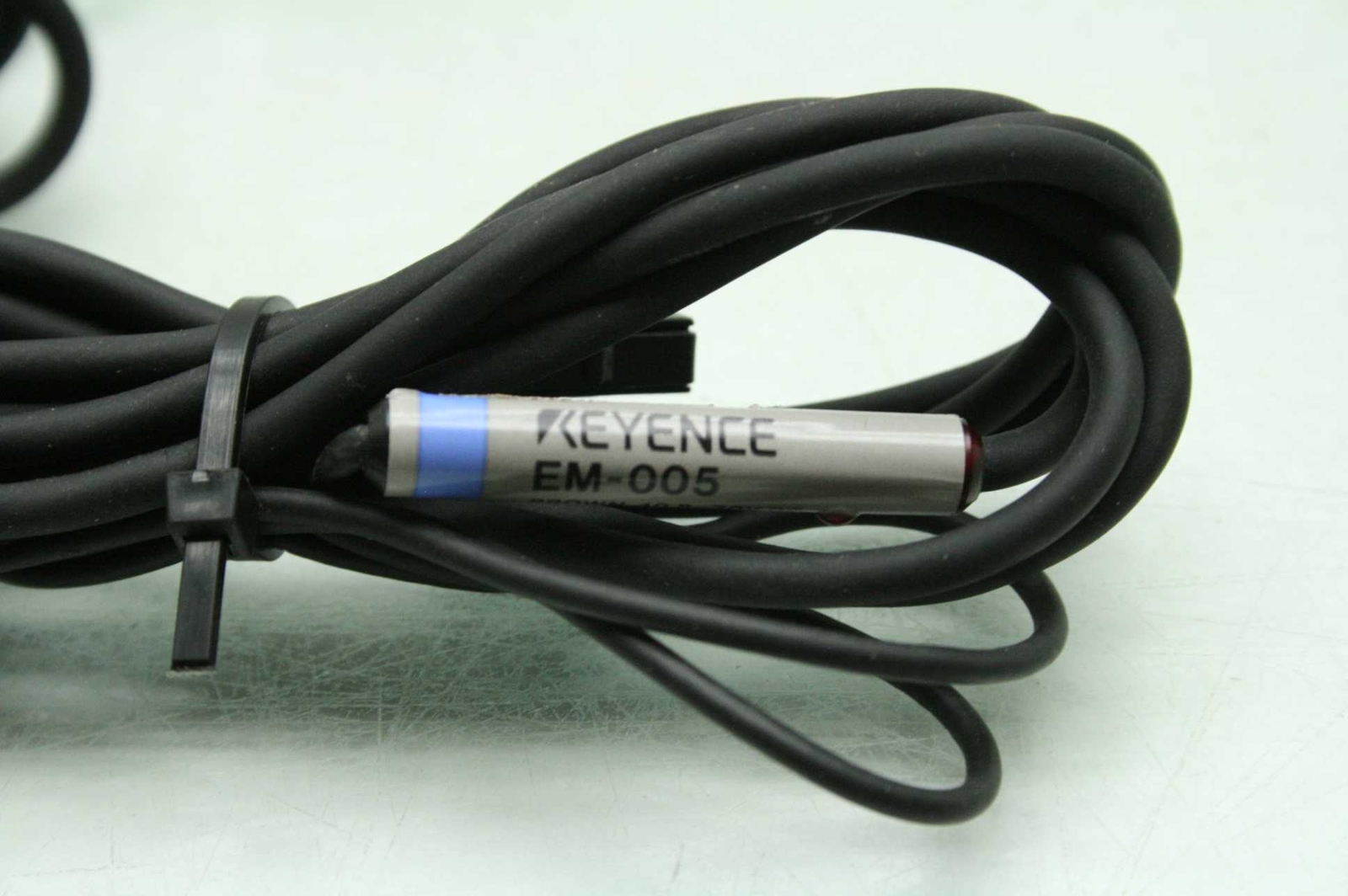 2 Keyence EM-005 Proximity Sensors M5 Thread 10-30VDC 1.0mm Detecting ...