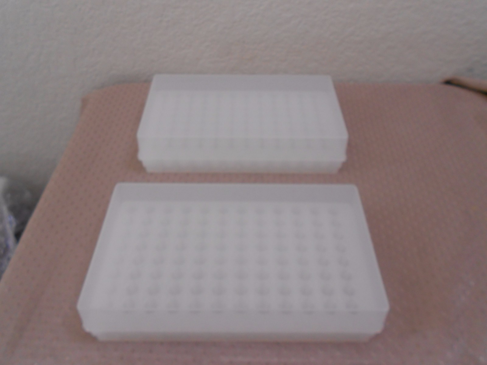 2 of 96 Well Microtube Racks with Lids Excellent | eBay