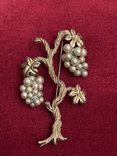 Vintage Sign MARVELLA Gold Tone Faux Dangle Grape Cluster Brooch As Is ...