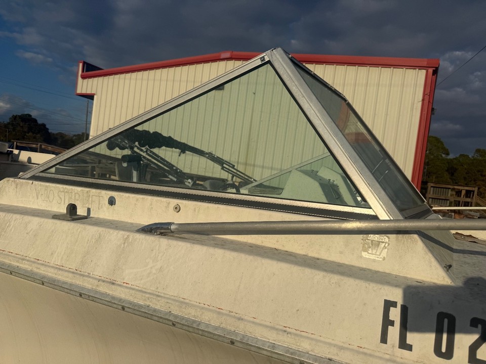 COMPLETE USED WINDSHIED 1980 v-20 STEP LIF WELLCRAFT GLASS WINDSHIELDS ...