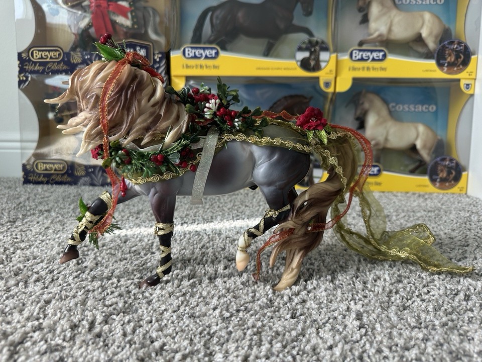 Breyer Holiday Christmas Horse 2014 Bayberry and Roses Edition #700117 ...
