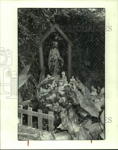 1986 Press Photo Simple design turned landscape timers into a backyard ...