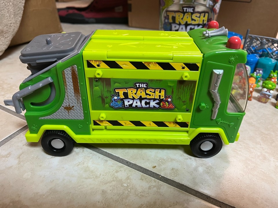 The Trash Pack Lot Of 43 Trashies 22 Trash Cans, 1 Large Can, + Garbage ...