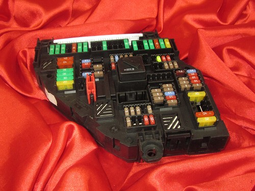 BMW F07 F10 F06 F12 F01 F02 5 6 7 series REAR POWER DISTRIBUTION BOX ...