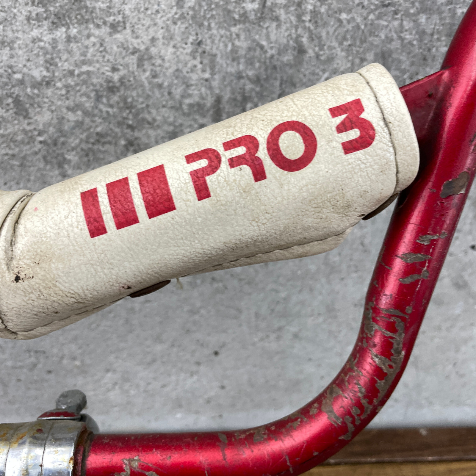 Huffy Pro Thunder Handlebars Pro 3 Pad Red Old School BMX V Bars OG 70s ...