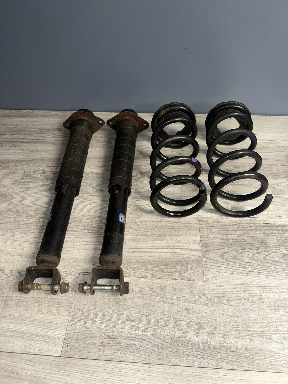 2010 Infiniti G37 Convertible Rear RH Passenger Strut 56210 Jj52a for ...