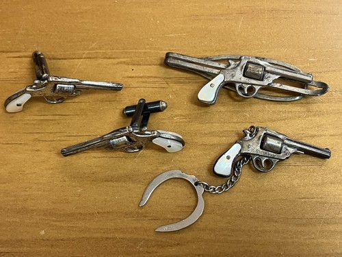 Vintage Colt Revolver Pearl Handle Gun Cuff Links & S… - Gem
