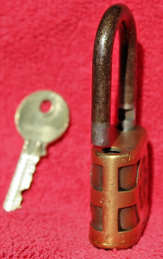 Y&T Cast Brass Padlock & Vintage Yale Key Stamford Connecticut Yale ...