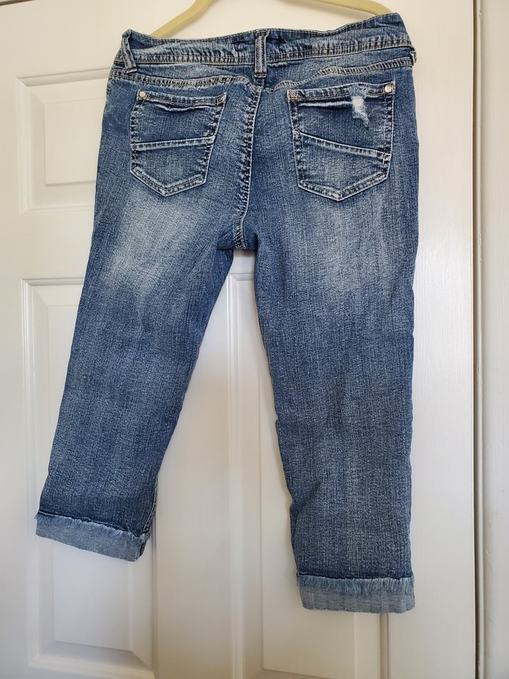 No Boundaries Capri Pants, Size 13. 17 Inch Waist, 27 Inches long. Euc ...