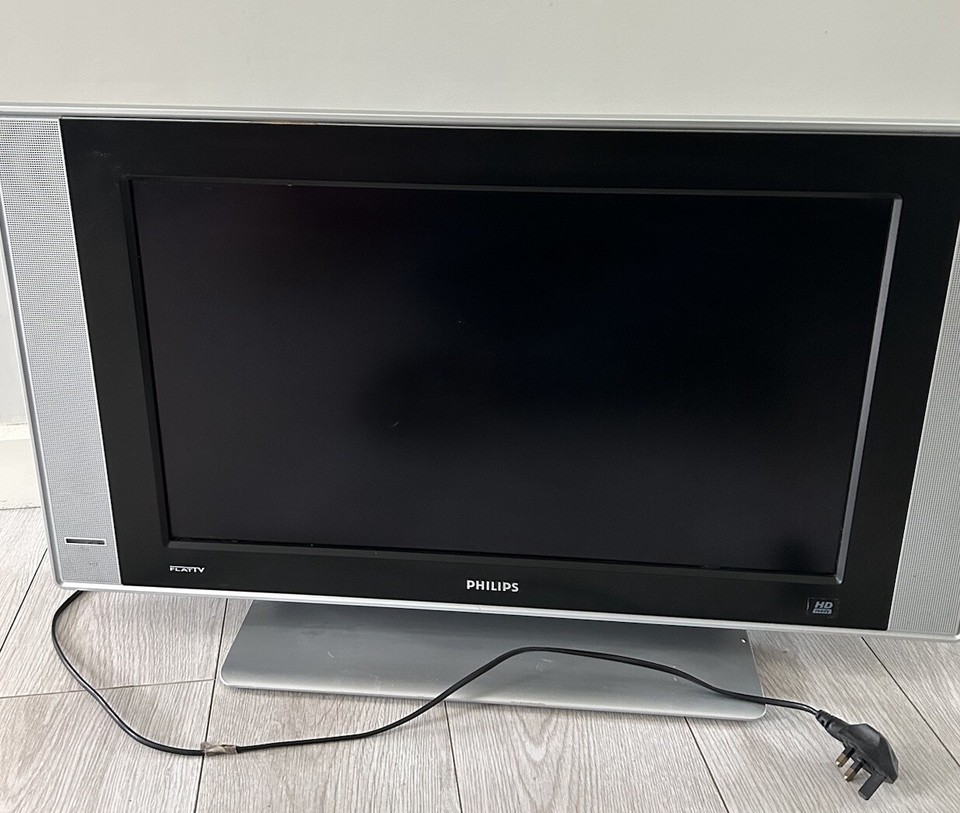 Philips flat Tv Hd Ready digital widescreen flat TV 26PF5520D/10. For ...