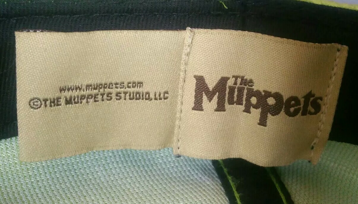 THE MUPPETS Jim Henson Kermit The Frog Silly Face Fuzzy Green Fitted ...