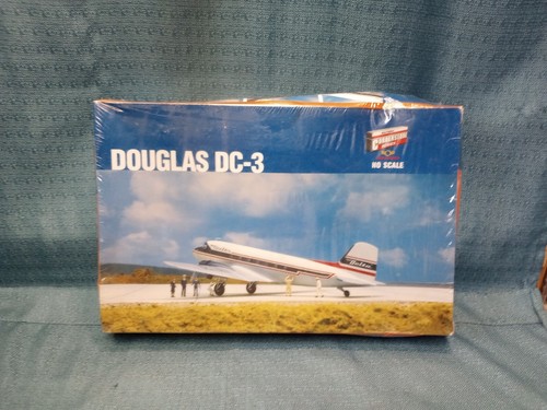 Walthers Douglas DC-3 Model Kit 933-1161 HO Scale (K) | eBay