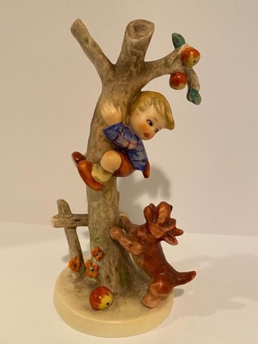 Goebel Hummel Culprits Figurine #56 / Un TM3 Garçon Up A Tree Chien ...