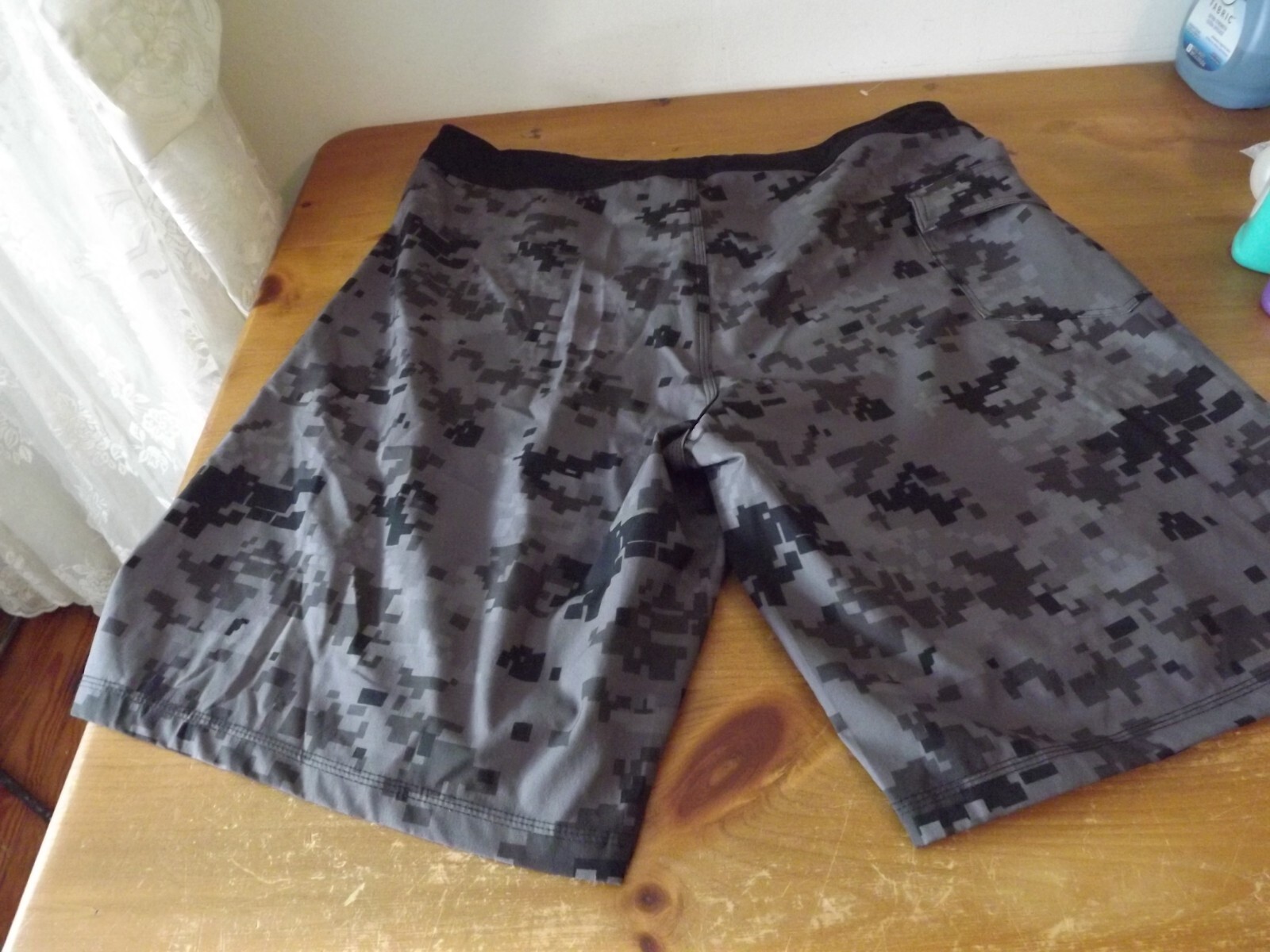 DIGITAL CAMOUFLAGE BOARD SHORTS SZ 40 gray w/ black sticky loop closure ...