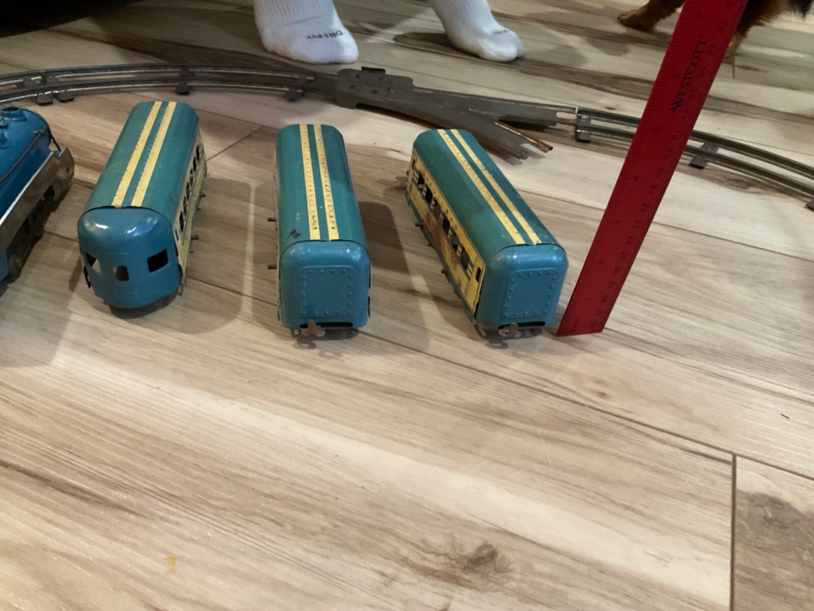 HAFNER Wind up Train 1010 (w/ KEY) includes 3 cars and 16pcs of track ...