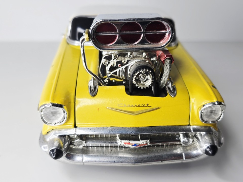 Muscle Machines - 1957 Chevy Bel Air Yellow - 1:18 - No Box - Poor ...