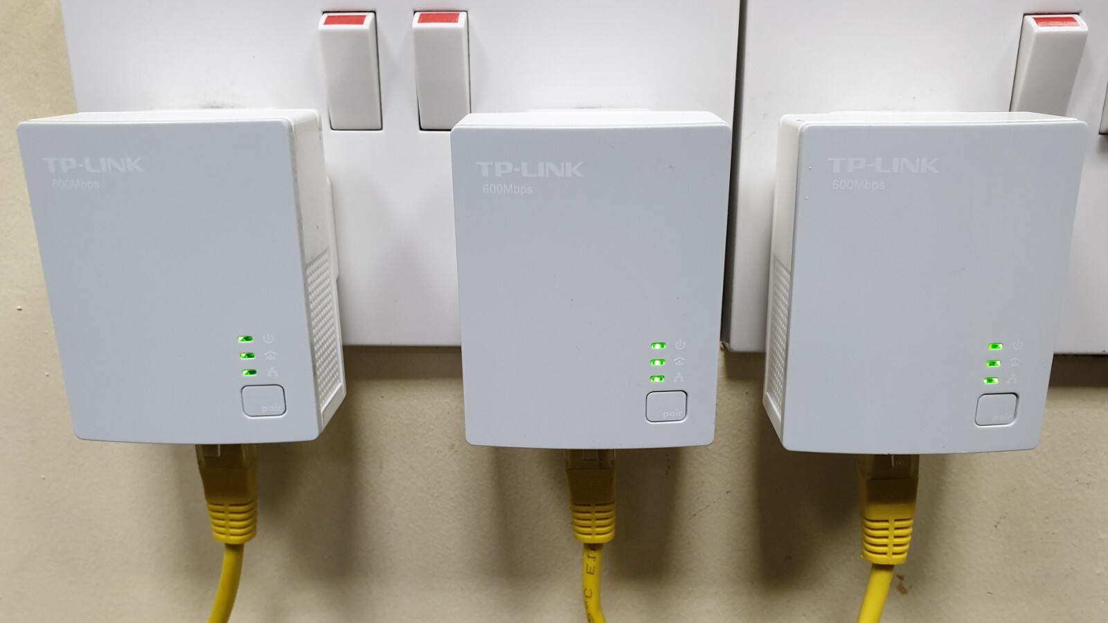 3 x TP-Link TL-PA4010 AV600 Powerline Adapters 600 Mbps + 3 x Ethernet ...