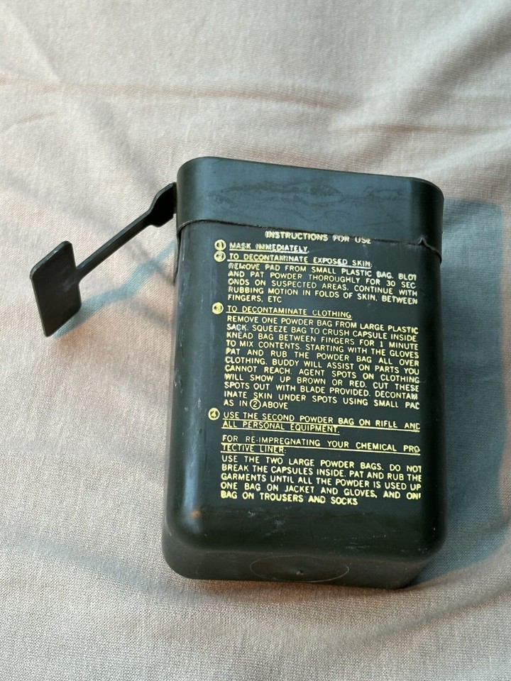 M13 Individual Decontaminating Kit 1960’s 1970’s M17 M17A1 Gas Mask ...