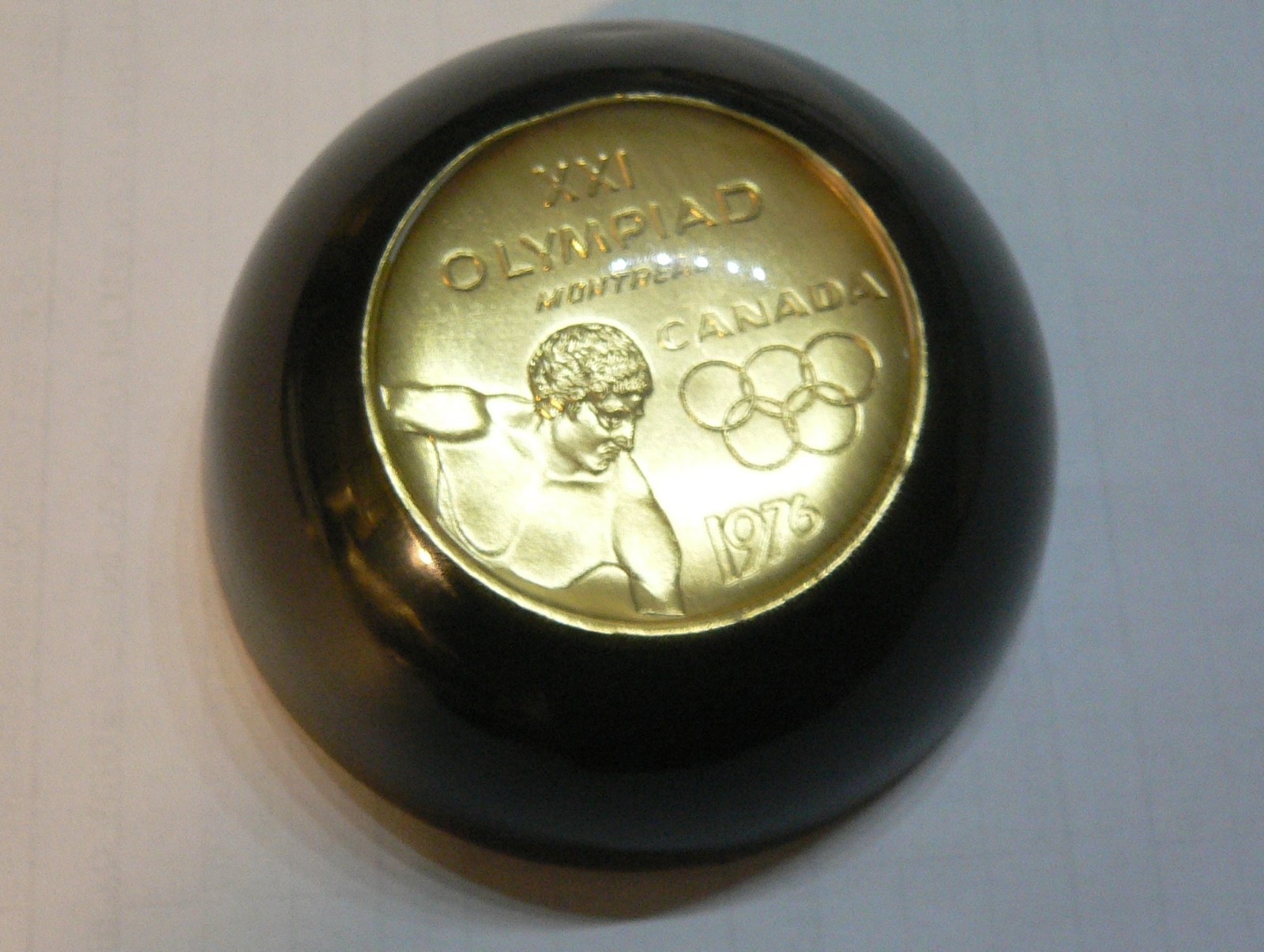 1976 OLYMPIC GAMES MONTREAL COMMEMORATIVE GLASS PAPERWEIGHT WITH ...