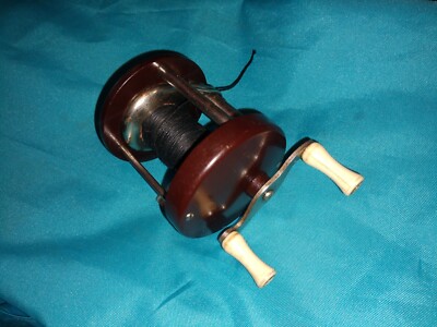 Vintage UNBRANDED USA small level wind fishing reel with original line ...
