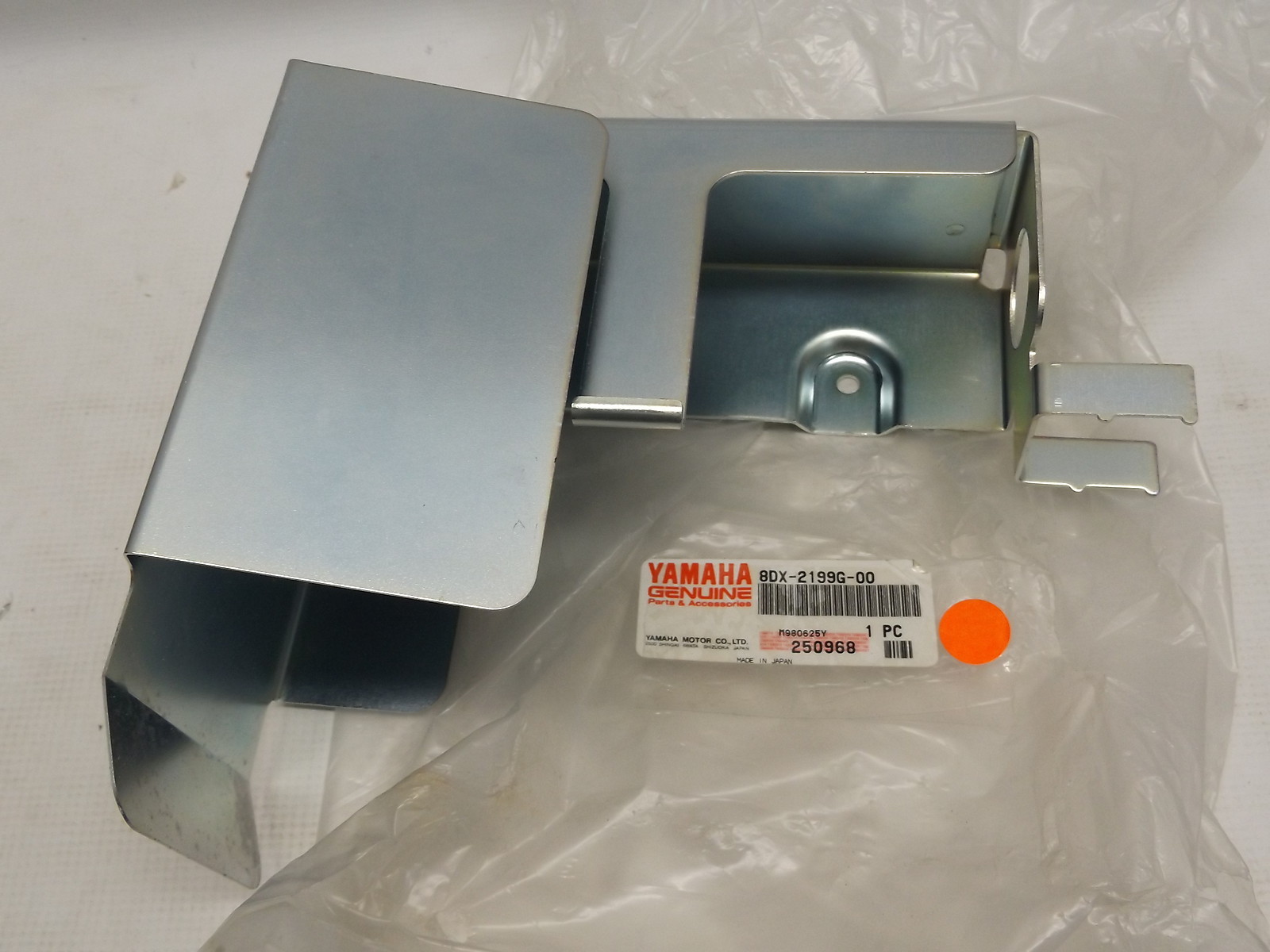 NOS YAMAHA 8DX-2199G-00-00 BATTERY BRACKET PZ500 VT500 | eBay