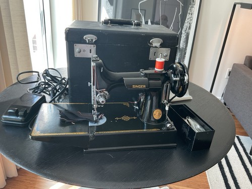 Singer 221-1 Featherweight Sewing Machine With Carrying Case Working ...