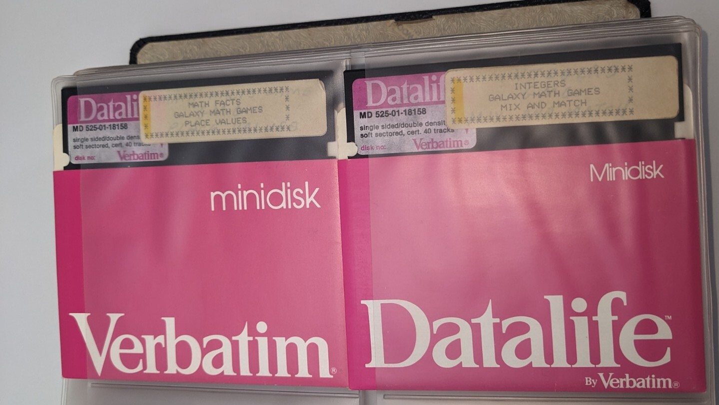 Lot of 64 Vintage 5.25" Floppy Disks Games, Math, Microsoft, Apple PC ...