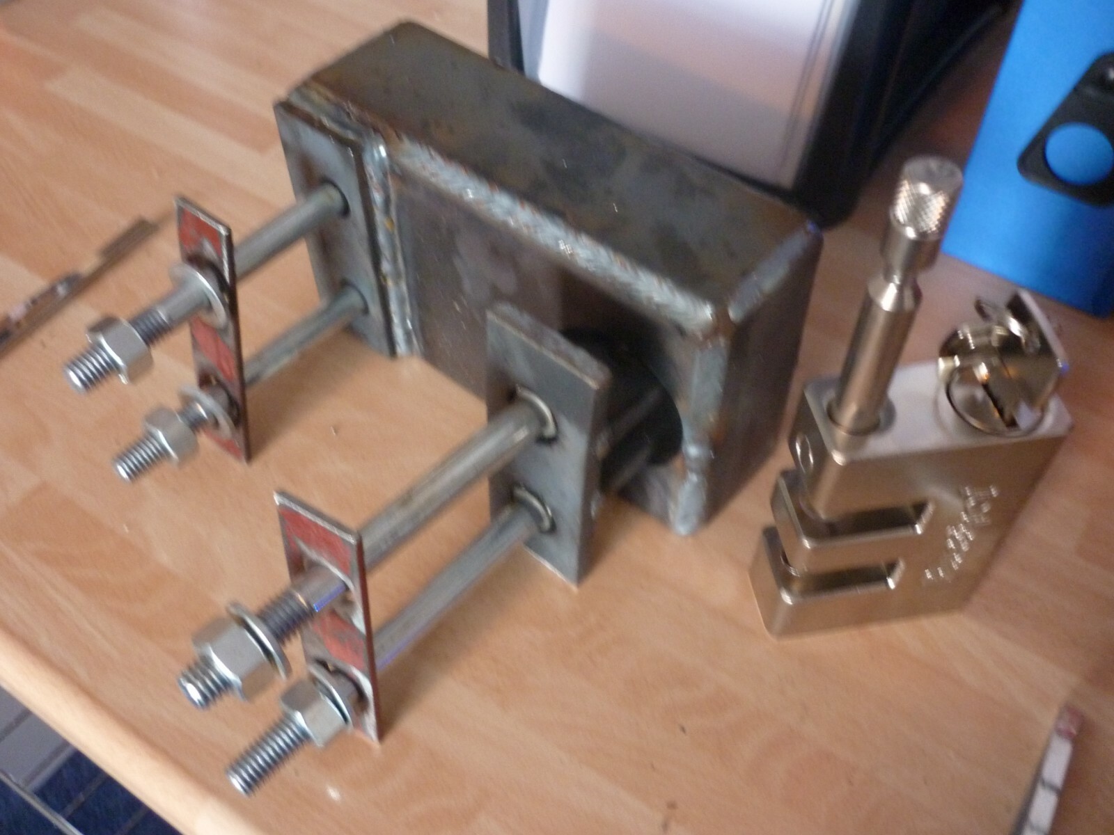 Shipping Container Lock Box - Shrouds, locks, lockboxes, Bolt on type E ...