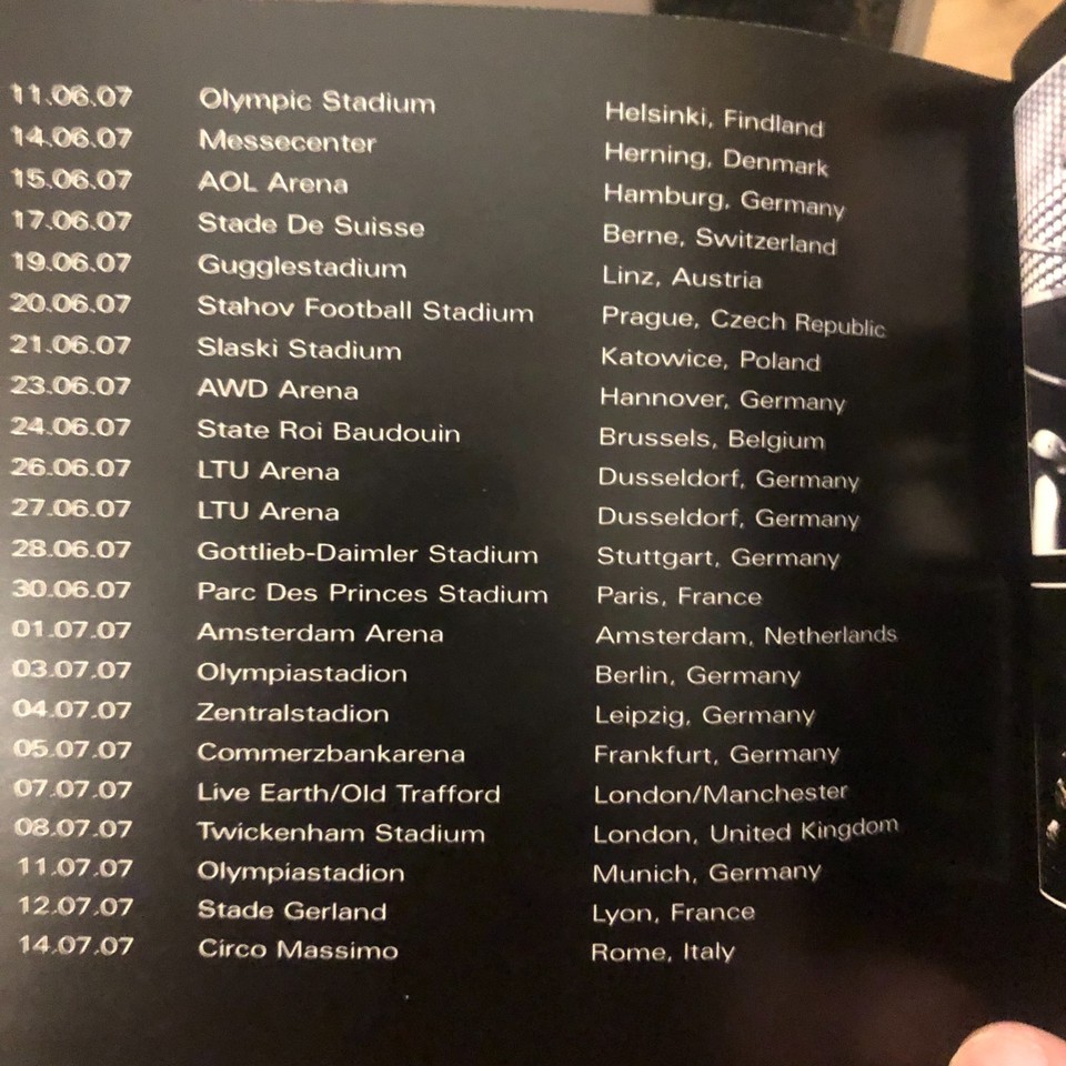 CD BOX Genesis European FULL Tour 2007 Flight Case 44-discs SIGNED BY ...