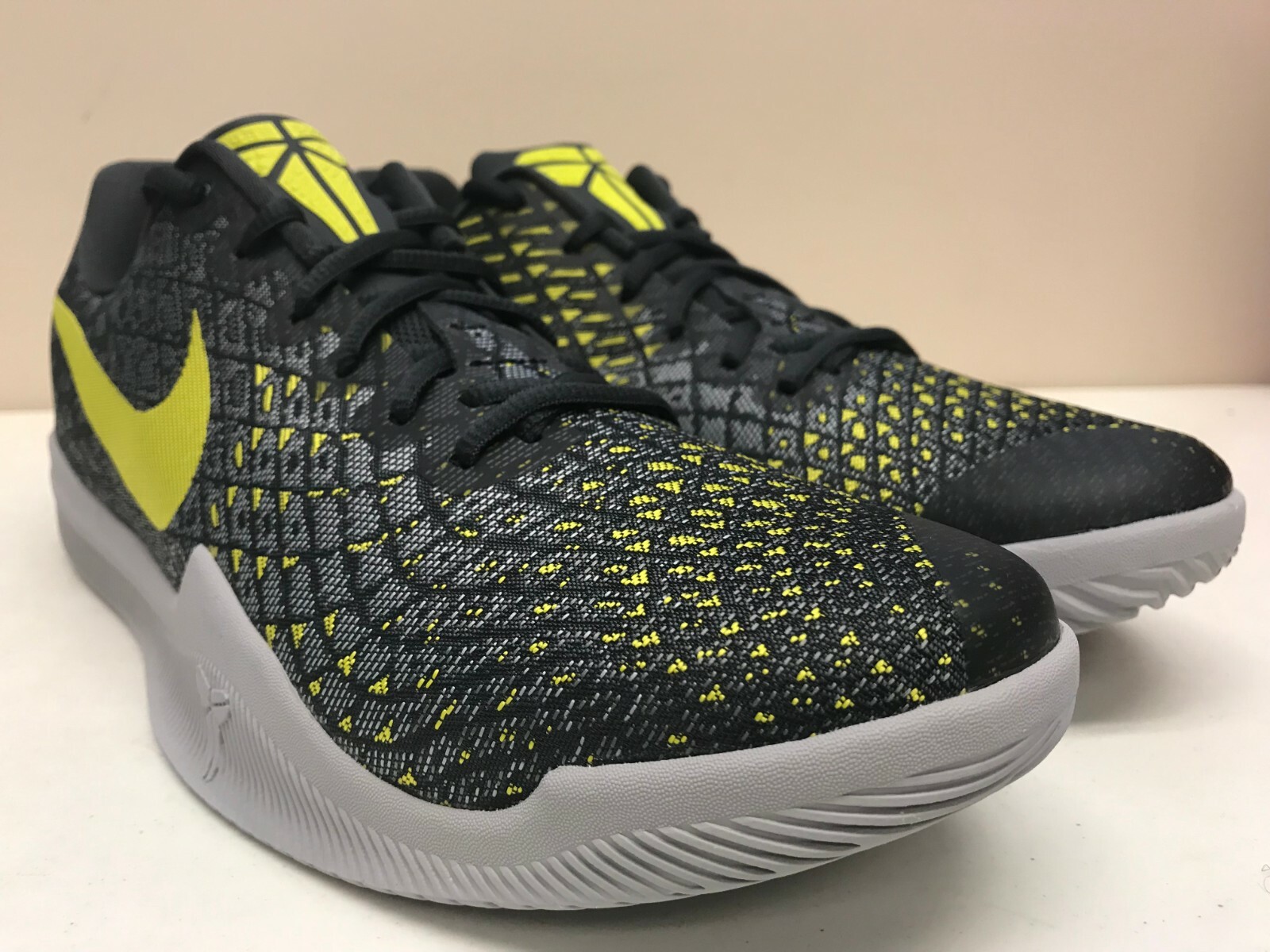 Men's 8.5 Nike Kobe Mamba Instinct Dust Anthracite Electro-Lime 852473 ...