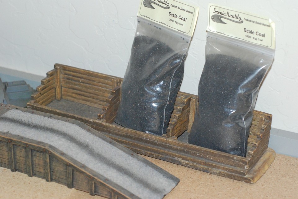 O Scale 2 Rail - RR Yard - Water Tower, Loading Ramp, Coal Bin, Coal ...