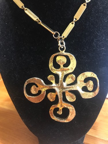 Nice 16" Gold Tone UNUSUAL SHAPES Pendant Necklace | eBay