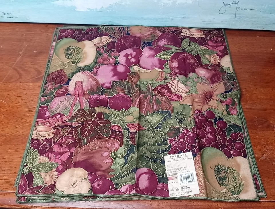 Lot Of 5 Festive Cloth Napkins Trendex Home Designs Napkins Floral ...