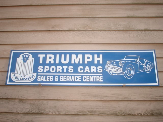 Triumph Auto Logo