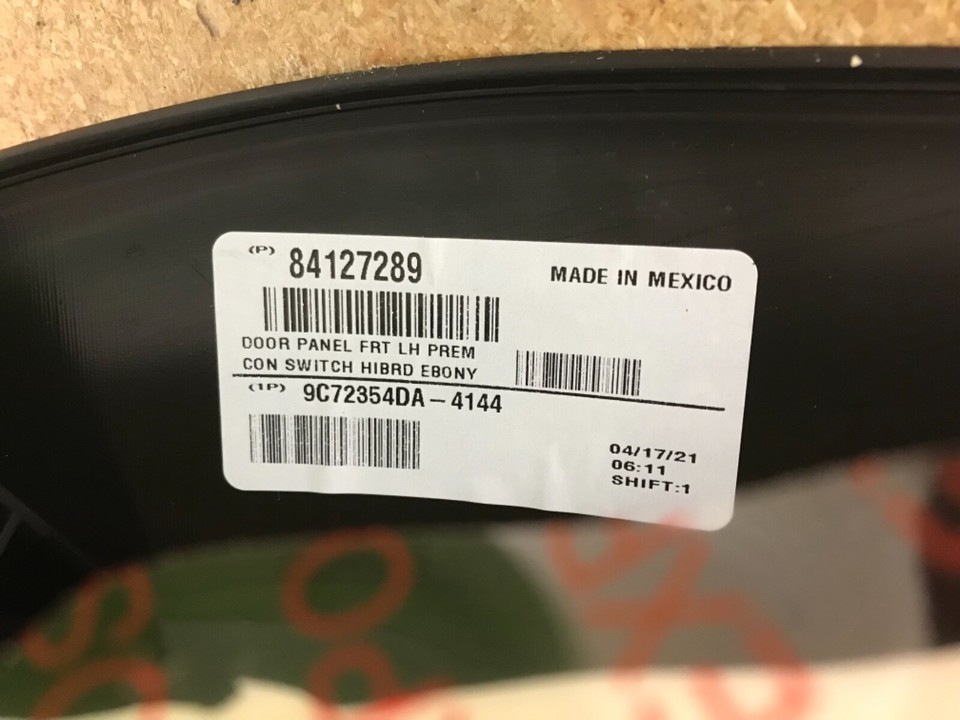 Gm oem interior front door trim panel left driver side 84127289 ebony ...