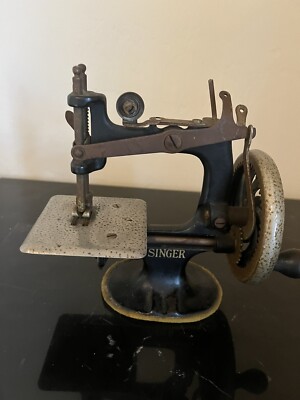 Sewing Machines - Mini Singer Sewing Machine