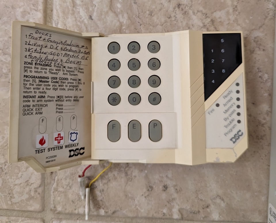 DSC PC2550 Security System w/ 2 Keypads And 1 Motion Sensor | eBay