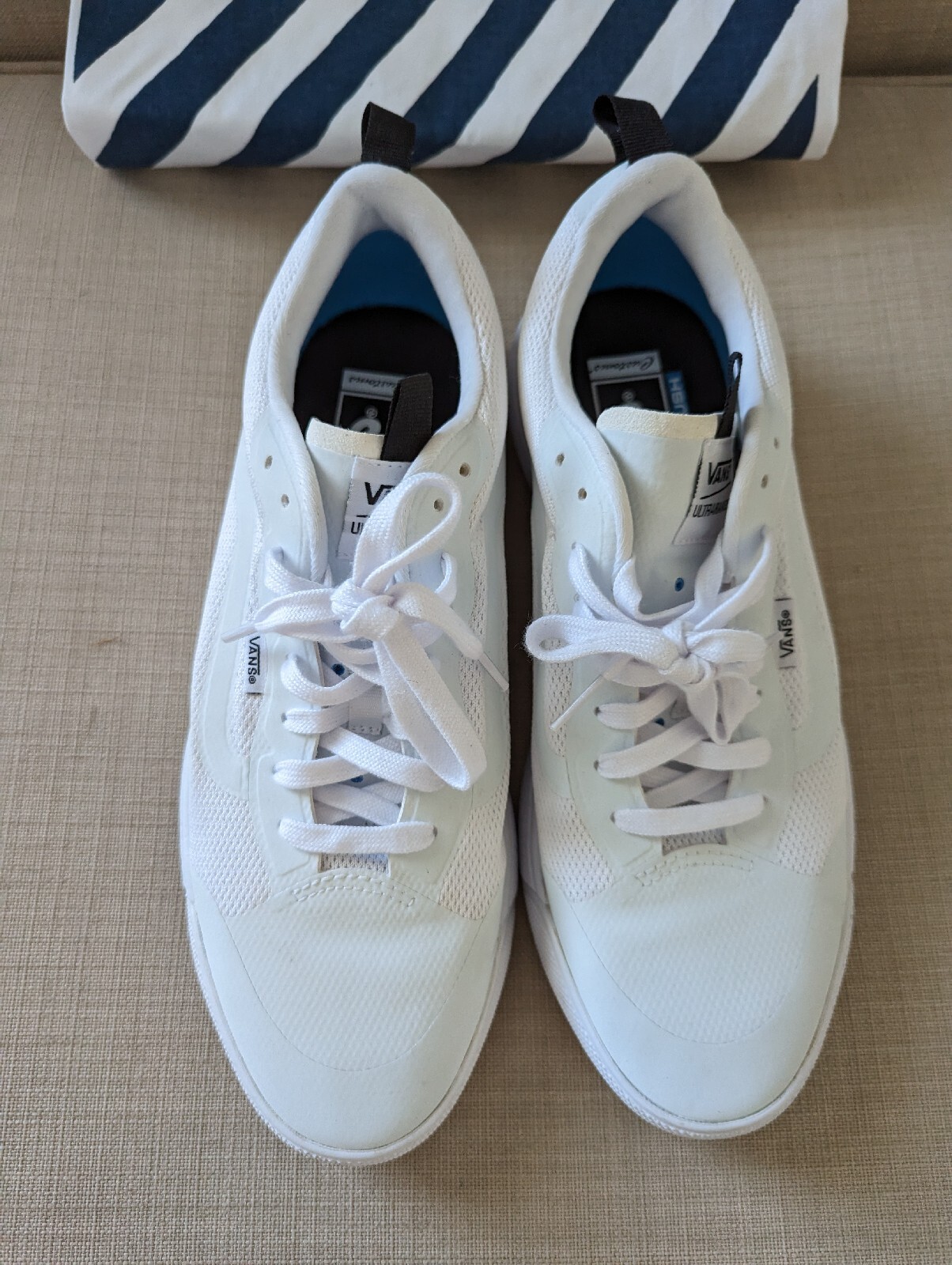 Custom White Ultrarange EXO VANS Customs White/Black - Gem