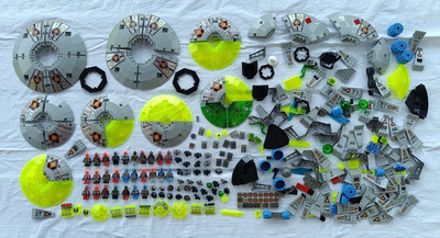LEGO SPACE UFO Insectoids Bundle figures + parts for Alien Avenger 6979 ...