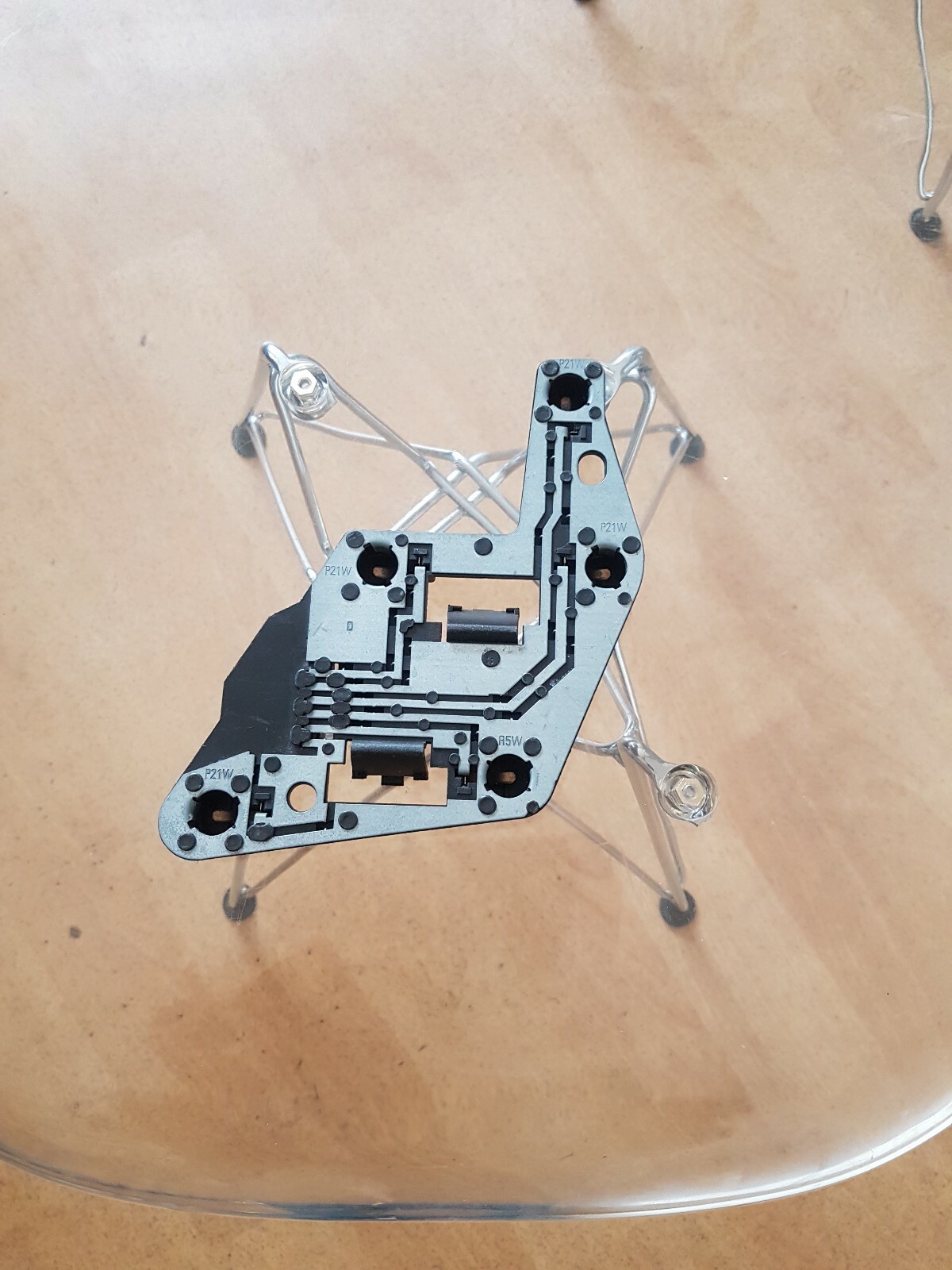 TOYOTA AVENSIS MK1 OS DRIVERS REAR LIGHT BULB HOLDER BAYONET - VALEO ...