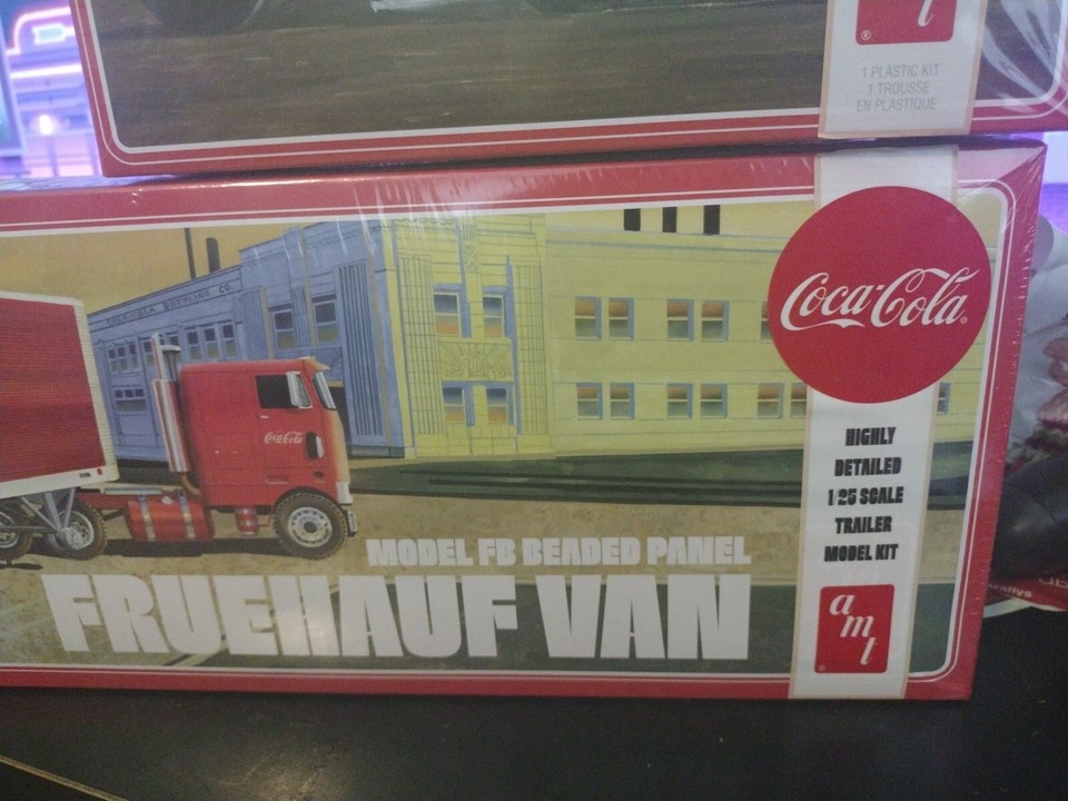 AMT 1109 1:25 Fruehauf Beaded Van Semi Trailer. AMT COCA COLA 1940 FORD ...