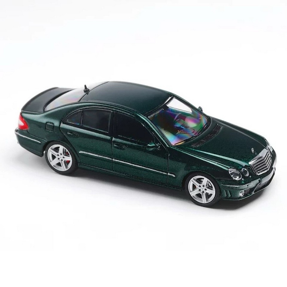 King Model 1/64 Scale Mercedes-Benz E63 AMG W211 Green Diecast Car ...