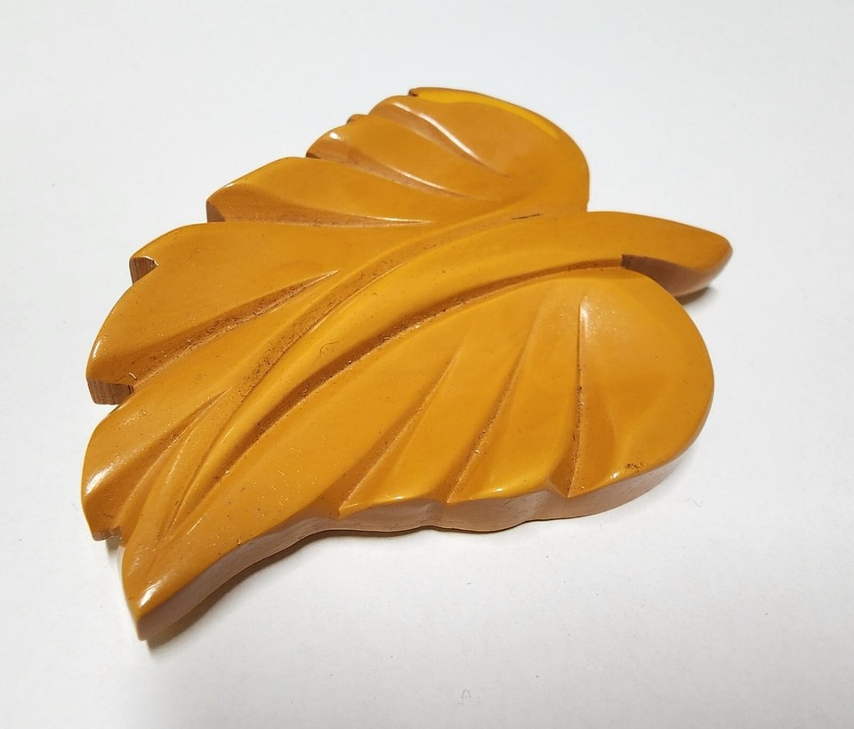 Vintage 1930's - 1940's FAB 3.2" Carved High Relief honey Bakelite Leaf ...