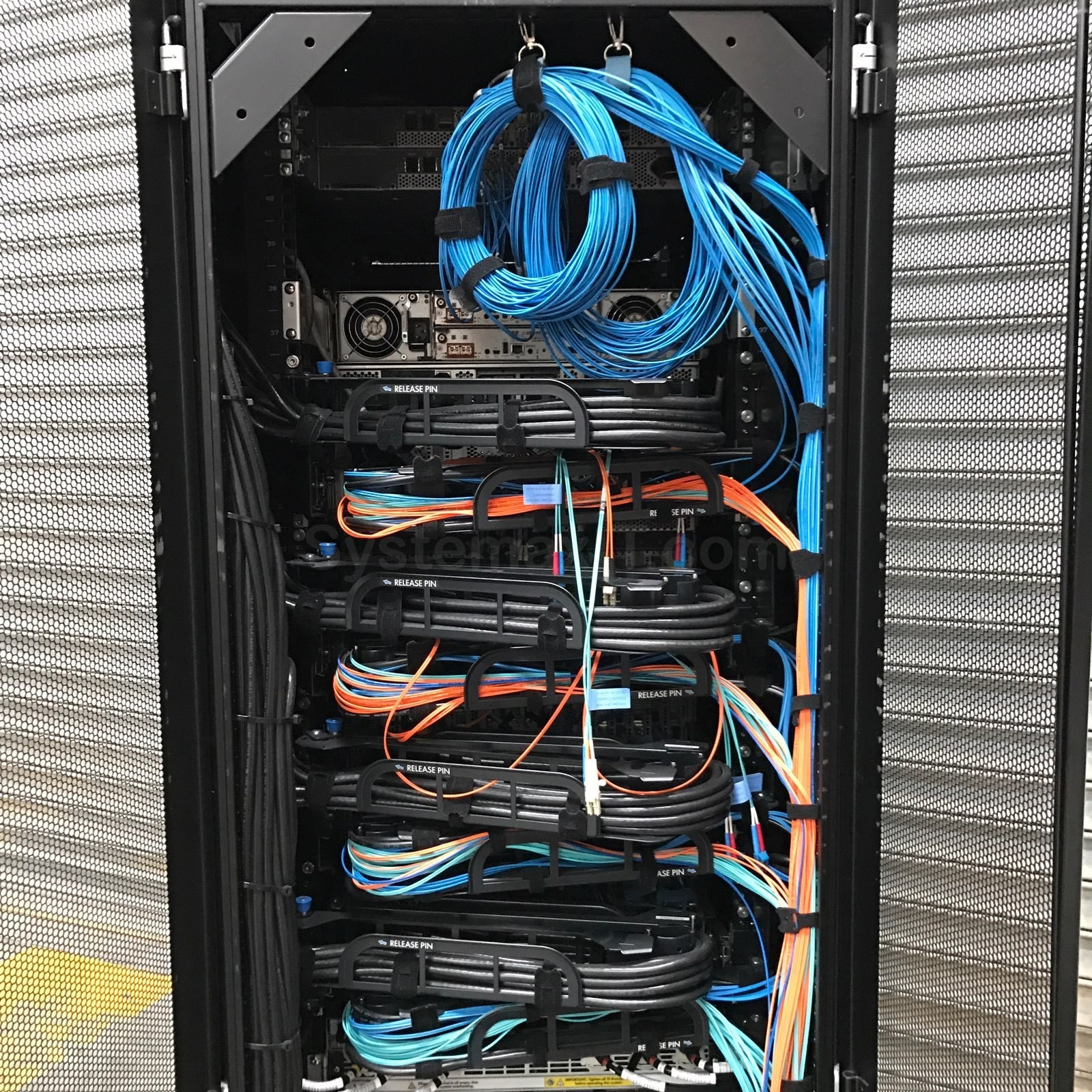 HPE Integrity Superdome 2 (SD2-10s) 5x CB900s Blades, 4x IOX Enclosues ...